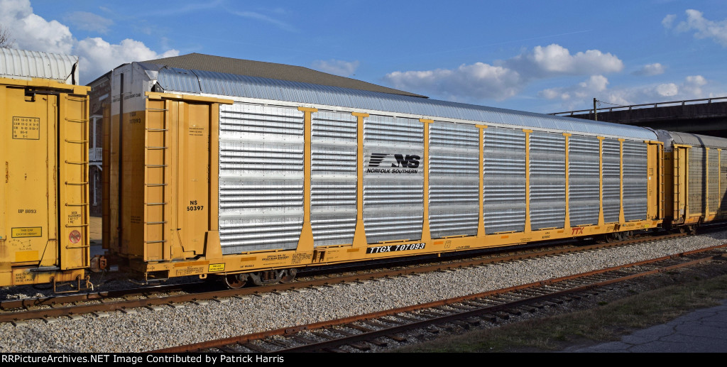 TTGX 707093 07-2016 built Trinity Job F16021 RLH80C 89-foot 4-inch auto rack and NS 50397 FB658 ...